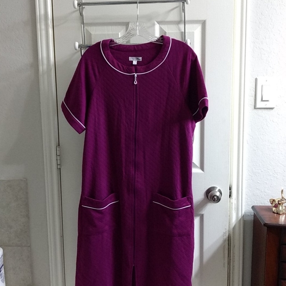 Secret Treasures | Intimates & Sleepwear | Zipper Close Housecoat Nwt ...